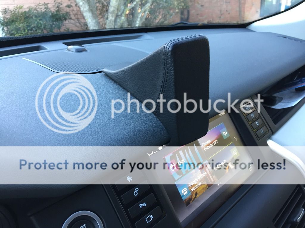 Short review of the high-end Kuda phone mount for DS | Discovery Sport ...